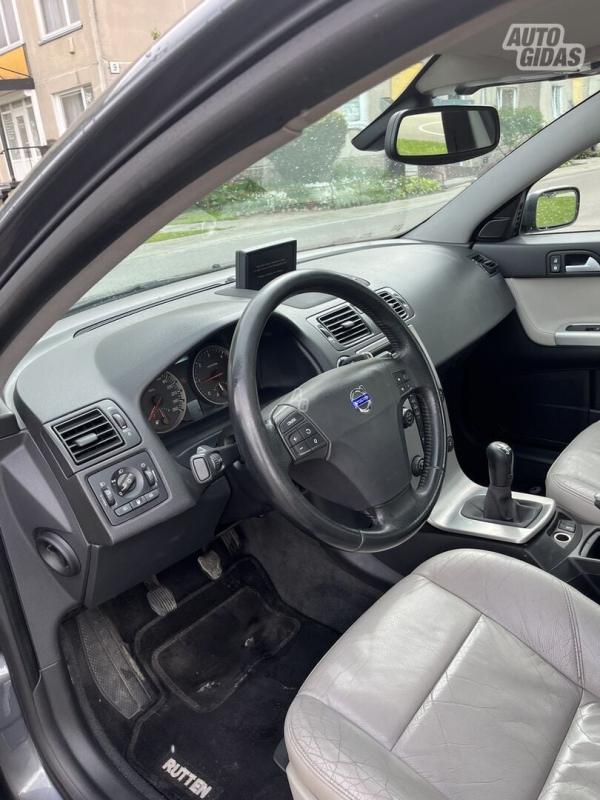 Volvo V50 2006 in Mazeikiai, with an engine capacity of 2.00 L and mileage of 415 thousand km for 1850 €, photo 7 on AUTOMOTO.COM.LV