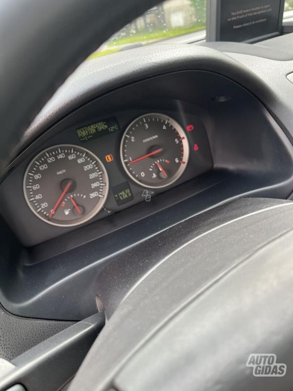 Volvo V50 2006 in Mazeikiai, with an engine capacity of 2.00 L and mileage of 415 thousand km for 1850 €, photo 9 on AUTOMOTO.COM.LV