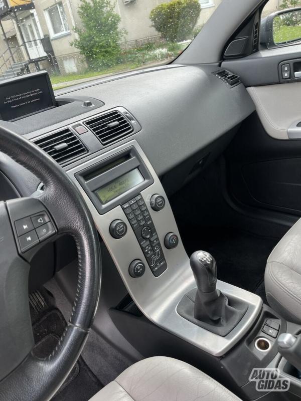 Volvo V50 2006 in Mazeikiai, with an engine capacity of 2.00 L and mileage of 415 thousand km for 1850 €, photo 10 on AUTOMOTO.COM.LV