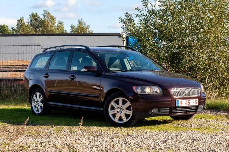 Volvo V50 2006 Rīga, ar dzinēja tilpumu 2.00 L un nobraukumu 280 tūkst. km par 2995 €, foto 1 vietnē AUTOMOTO.COM.LV
