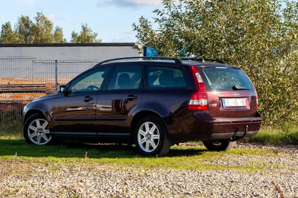 Volvo V50 2006 in Riga, with an engine capacity of 2.00 L and mileage of 280 thousand km for 2995 €, photo 2 on AUTOMOTO.COM.LV