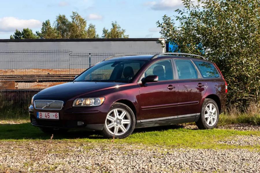 Volvo V50 2006 Rīga, ar dzinēja tilpumu 2.00 L un nobraukumu 280 tūkst. km par 2995 €, foto 4 vietnē AUTOMOTO.COM.LV