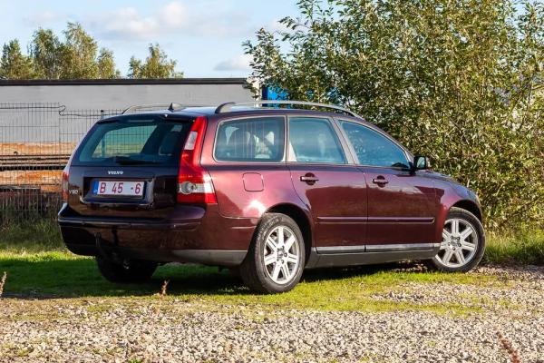 Volvo V50 2006 in Riga, with an engine capacity of 2.00 L and mileage of 280 thousand km for 2995 €, photo 4 on AUTOMOTO.COM.LV
