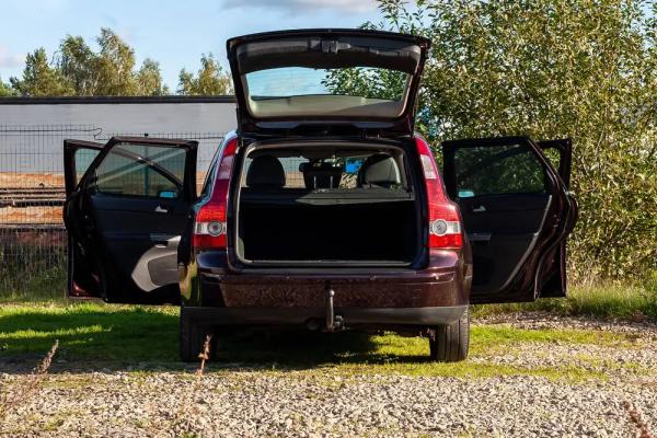 Volvo V50 2006 in Riga, with an engine capacity of 2.00 L and mileage of 280 thousand km for 2995 €, photo 5 on AUTOMOTO.COM.LV