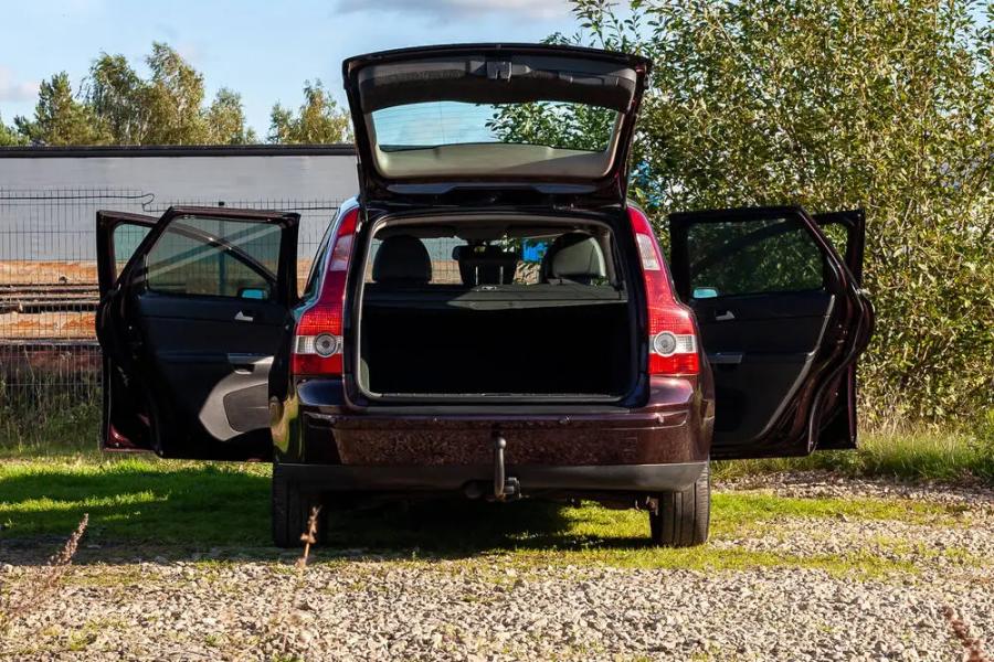 Volvo V50 2006 Rīga, ar dzinēja tilpumu 2.00 L un nobraukumu 280 tūkst. km par 2995 €, foto 6 vietnē AUTOMOTO.COM.LV