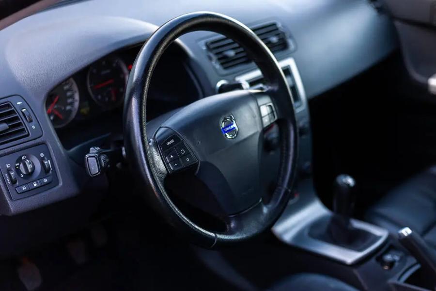 Volvo V50 2006 Rīga, ar dzinēja tilpumu 2.00 L un nobraukumu 280 tūkst. km par 2995 €, foto 12 vietnē AUTOMOTO.COM.LV