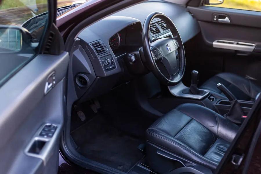 Volvo V50 2006 Rīga, ar dzinēja tilpumu 2.00 L un nobraukumu 280 tūkst. km par 2995 €, foto 16 vietnē AUTOMOTO.COM.LV
