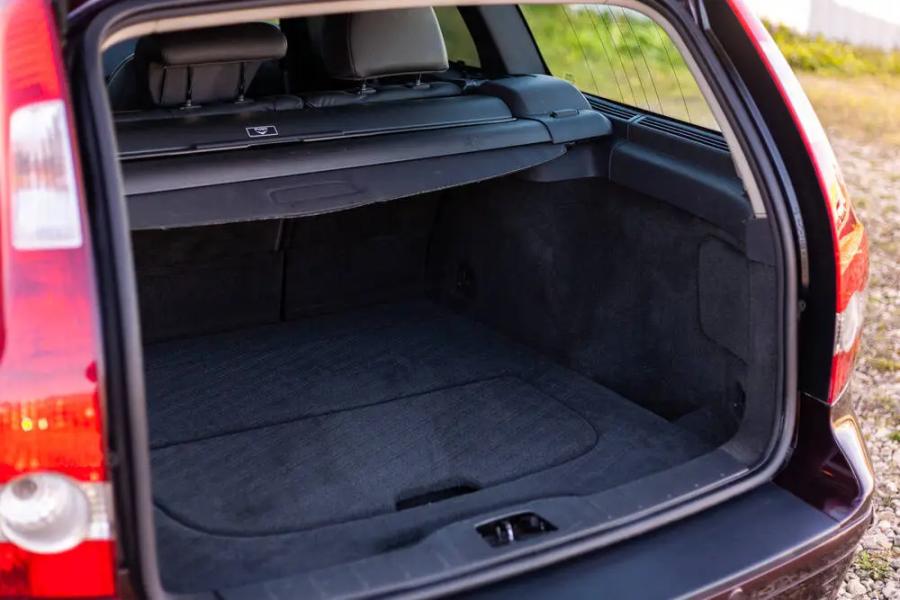 Volvo V50 2006 Rīga, ar dzinēja tilpumu 2.00 L un nobraukumu 280 tūkst. km par 2995 €, foto 18 vietnē AUTOMOTO.COM.LV