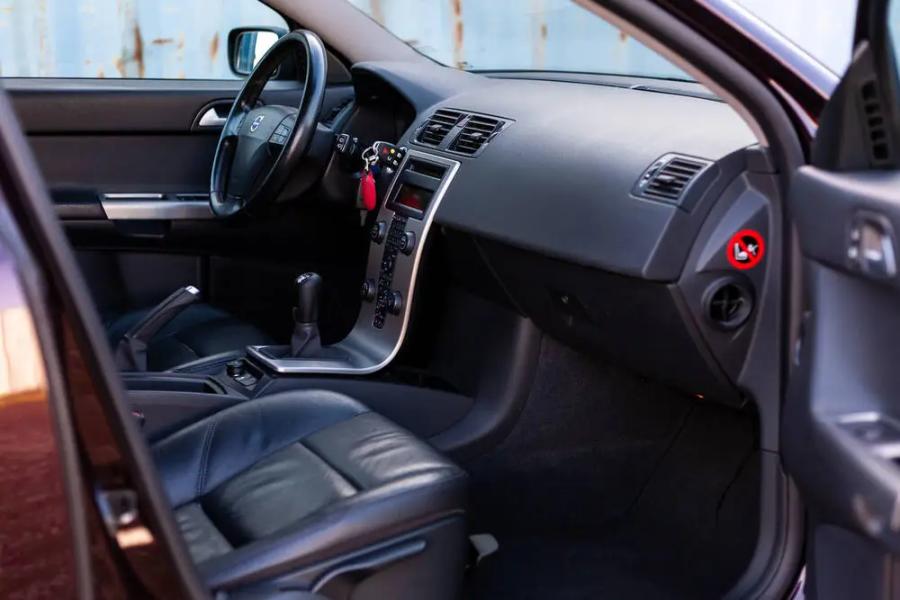 Volvo V50 2006 Rīga, ar dzinēja tilpumu 2.00 L un nobraukumu 280 tūkst. km par 2995 €, foto 25 vietnē AUTOMOTO.COM.LV