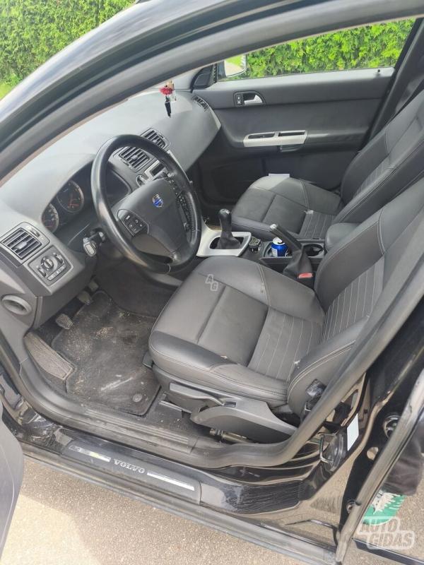 Volvo V50 2006 in Skuodas, with an engine capacity of 2.00 L and mileage of 331 thousand km for 800 €, photo 5 on AUTOMOTO.COM.LV