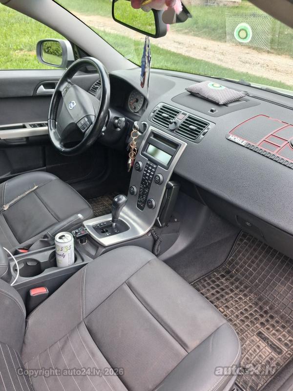Volvo V50 2006 in Tallinn, with an engine capacity of 2.40 L and mileage of 0 thousand km for 2000 €, photo 6 on AUTOMOTO.COM.LV