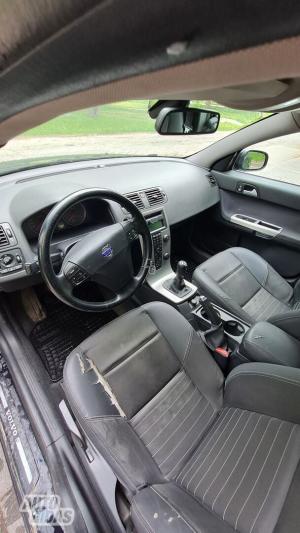 Volvo V50 2006 Ariogala, ar dzinēja tilpumu 2.00 L un nobraukumu 415 tūkst. km par 1750 €, foto 13 vietnē AUTOMOTO.COM.LV