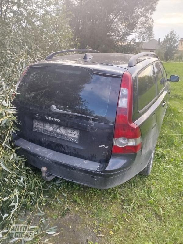 Volvo V50 2006 Panevēža, ar dzinēja tilpumu 2.00 L un nobraukumu 250 tūkst. km par 450 €, foto 3 vietnē AUTOMOTO.COM.LV