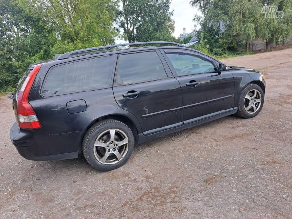 Вольво В50 2006 в Радвилишкис на AUTOMOTO.COM.LV Вольво В50 2006 в Радвилишкис, объемом двигателя 2.00 л и пробегом 310 тыс. км за 1000 €, фото 4 на AUTOMOTO.COM.LV