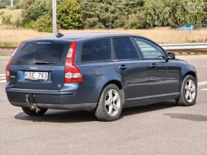 Volvo V50 2006 in Vilnius, with an engine capacity of 1.60 L and mileage of 291 thousand km for 1500 €, photo 4 on AUTOMOTO.COM.LV