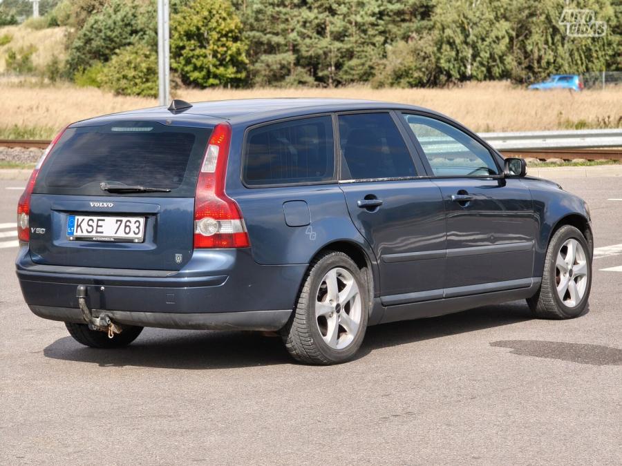 Volvo V50 2006 in Vilnius, with an engine capacity of 1.60 L and mileage of 291 thousand km for 1500 €, photo 4 on AUTOMOTO.COM.LV