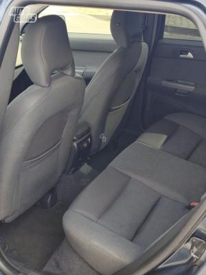Volvo V50 2006 in Vilnius, with an engine capacity of 1.60 L and mileage of 291 thousand km for 1500 €, photo 6 on AUTOMOTO.COM.LV