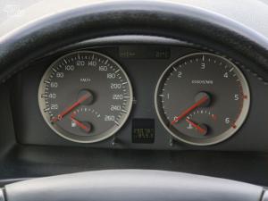 Volvo V50 2006 in Vilnius, with an engine capacity of 1.60 L and mileage of 291 thousand km for 1500 €, photo 9 on AUTOMOTO.COM.LV