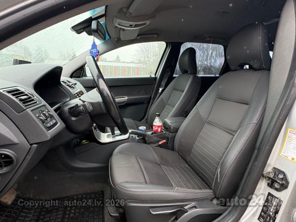 Volvo V50 2006 in Rapla, with an engine capacity of 2.40 L and mileage of 0 thousand km for 2300 €, photo 10 on AUTOMOTO.COM.LV