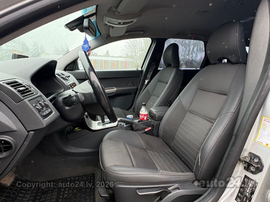Volvo V50 2006 Rapla, ar dzinēja tilpumu 2.40 L un nobraukumu 0 tūkst. km par 2300 €, foto 10 vietnē AUTOMOTO.COM.LV
