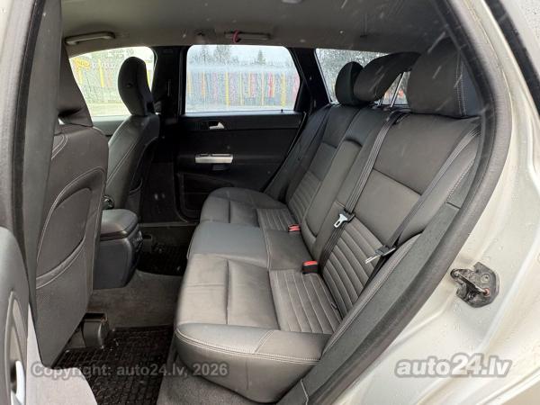 Volvo V50 2006 in Rapla, with an engine capacity of 2.40 L and mileage of 0 thousand km for 2300 €, photo 11 on AUTOMOTO.COM.LV
