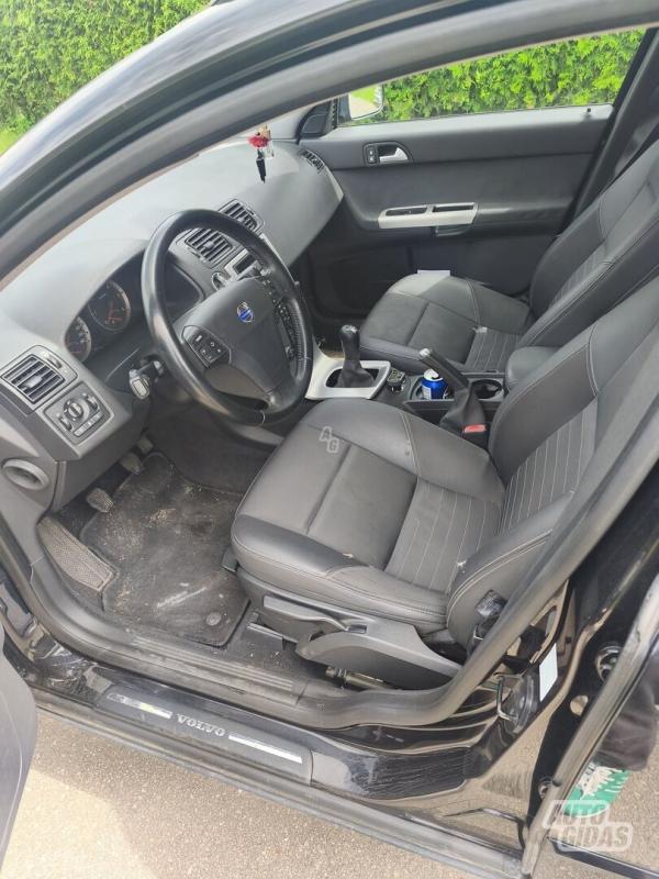 Volvo V50 2006 in Skuodas, with an engine capacity of 2.00 L and mileage of 331 thousand km for 450 €, photo 7 on AUTOMOTO.COM.LV