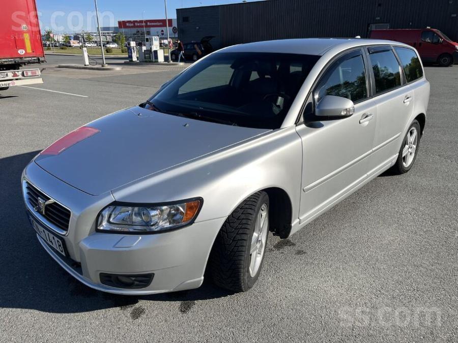 Volvo V50 2007 in Liepaja, with an engine capacity of 2.40 L and mileage of 217 thousand km for 2350 €, photo 1 on AUTOMOTO.COM.LV