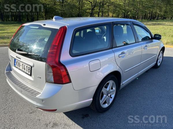 Volvo V50 2007 in Liepaja, with an engine capacity of 2.40 L and mileage of 217 thousand km for 2350 €, photo 4 on AUTOMOTO.COM.LV