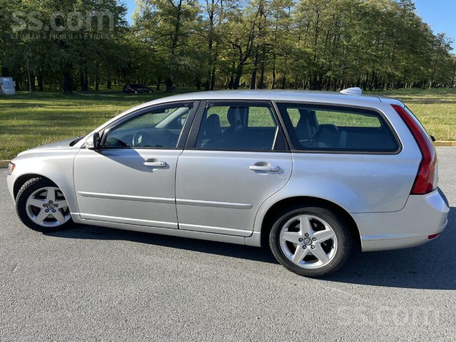 Volvo V50 2007 in Liepaja, with an engine capacity of 2.40 L and mileage of 217 thousand km for 2350 €, photo 5 on AUTOMOTO.COM.LV