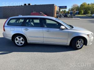 Volvo V50 2007 in Liepaja, with an engine capacity of 2.40 L and mileage of 217 thousand km for 2350 €, photo 6 on AUTOMOTO.COM.LV