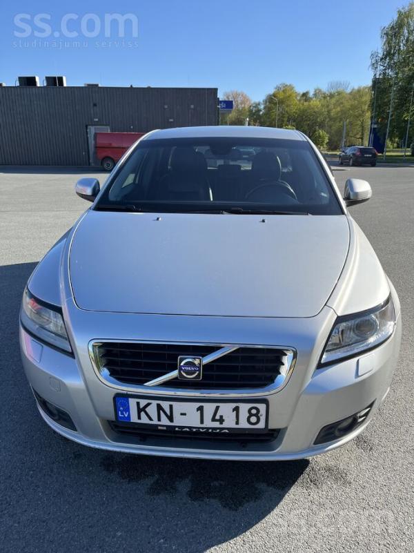 Volvo V50 2007 in Liepaja, with an engine capacity of 2.40 L and mileage of 217 thousand km for 2350 €, photo 7 on AUTOMOTO.COM.LV