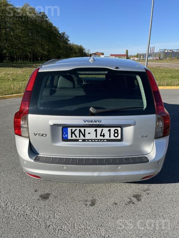 Volvo V50 2007 in Liepaja, with an engine capacity of 2.40 L and mileage of 217 thousand km for 2350 €, photo 8 on AUTOMOTO.COM.LV