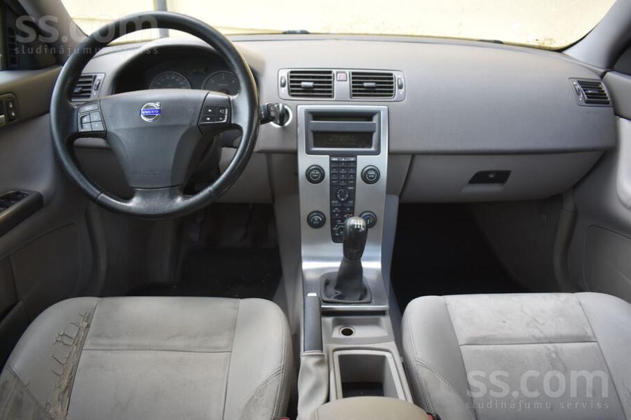 Volvo V50 2007 Talsi, ar dzinēja tilpumu 2.00 L un nobraukumu 371 tūkst. km par 1500 €, foto 5 vietnē AUTOMOTO.COM.LV