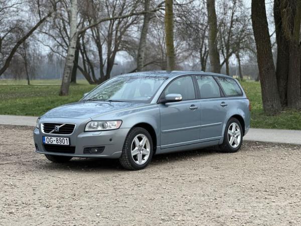 Volvo V50 2007 in Jelgava, with an engine capacity of 2.00 L and mileage of 332 thousand km for 1000 €, photo 2 on AUTOMOTO.COM.LV