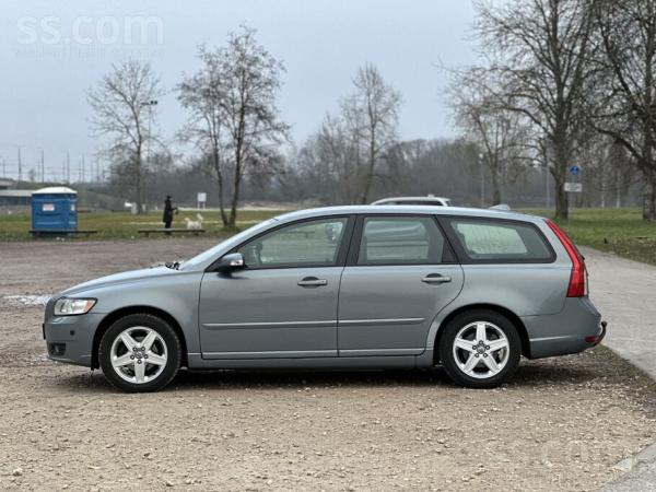 Volvo V50 2007 in Jelgava, with an engine capacity of 2.00 L and mileage of 332 thousand km for 1000 €, photo 3 on AUTOMOTO.COM.LV