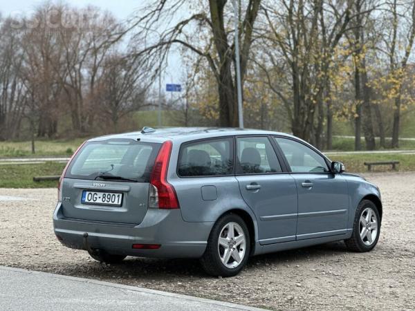 Volvo V50 2007 in Jelgava, with an engine capacity of 2.00 L and mileage of 332 thousand km for 1000 €, photo 6 on AUTOMOTO.COM.LV