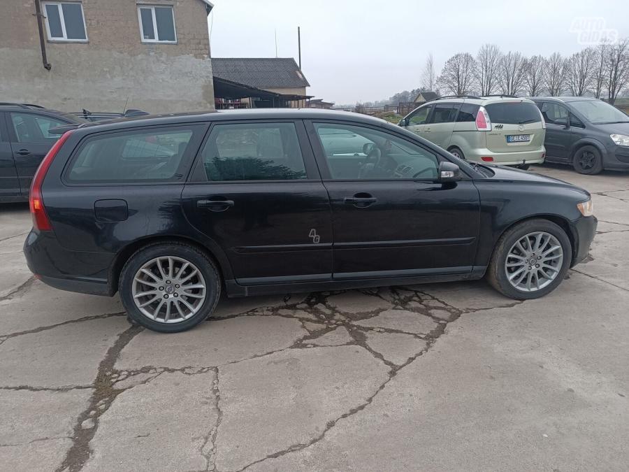Volvo V50 2007 Marijampole, ar dzinēja tilpumu 2.00 L un nobraukumu 179 tūkst. km par 1799 €, foto 3 vietnē AUTOMOTO.COM.LV