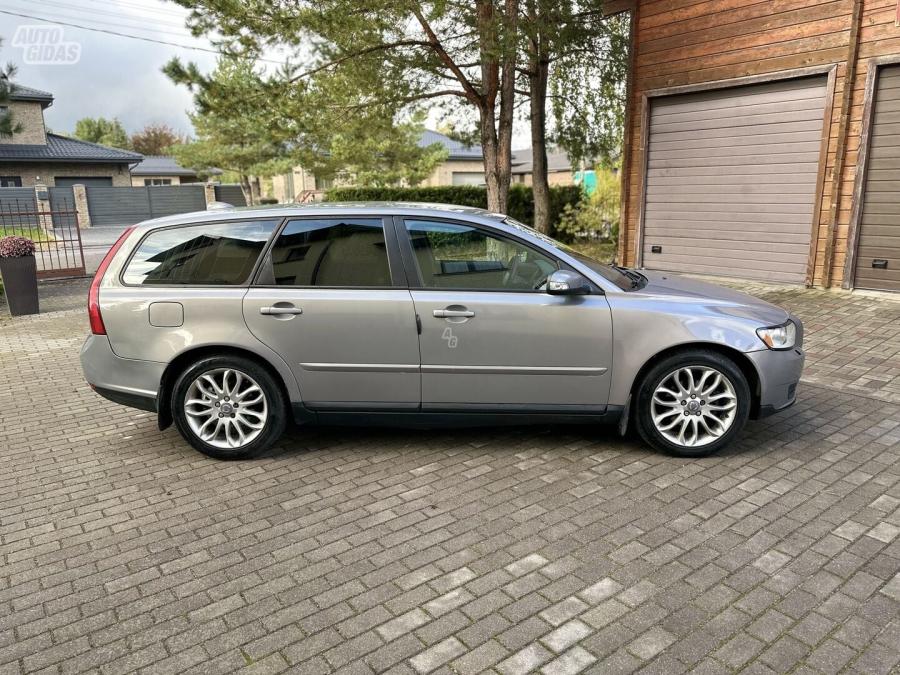 Volvo V50 2007 Viļņa, ar dzinēja tilpumu 1.60 L un nobraukumu 310 tūkst. km par 1200 €, foto 2 vietnē AUTOMOTO.COM.LV