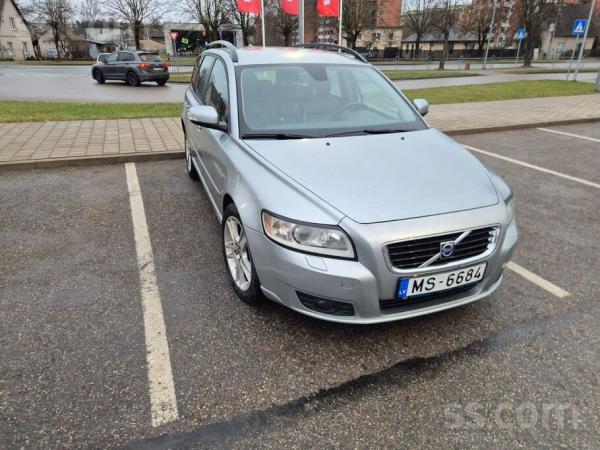 Volvo V50 2007 Valmiera, ar dzinēja tilpumu 2.40 L un nobraukumu 300 tūkst. km par 3100 €, foto 2 vietnē AUTOMOTO.COM.LV