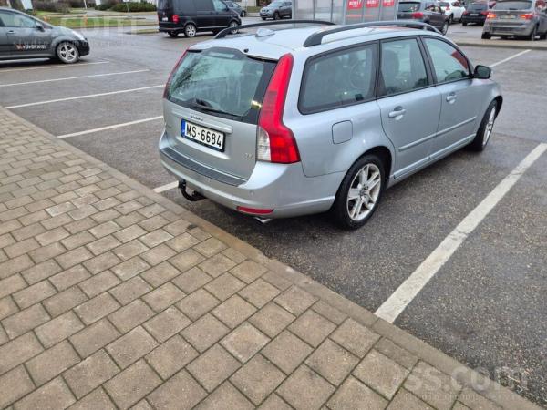 Volvo V50 2007 Valmiera, ar dzinēja tilpumu 2.40 L un nobraukumu 300 tūkst. km par 3100 €, foto 3 vietnē AUTOMOTO.COM.LV