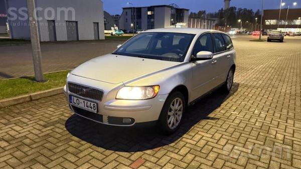 Volvo V50 2007 in Valmiera, with an engine capacity of 1.60 L and mileage of 348 thousand km for 1700 €, photo 2 on AUTOMOTO.COM.LV