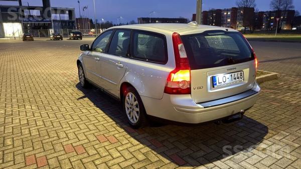 Volvo V50 2007 in Valmiera, with an engine capacity of 1.60 L and mileage of 348 thousand km for 1700 €, photo 4 on AUTOMOTO.COM.LV