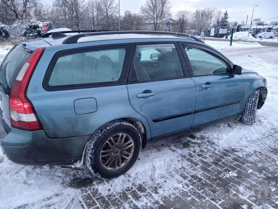 Volvo V50 2007 in Riga, with an engine capacity of 1.60 L and mileage of 426 thousand km for 1600 €, photo 2 on AUTOMOTO.COM.LV