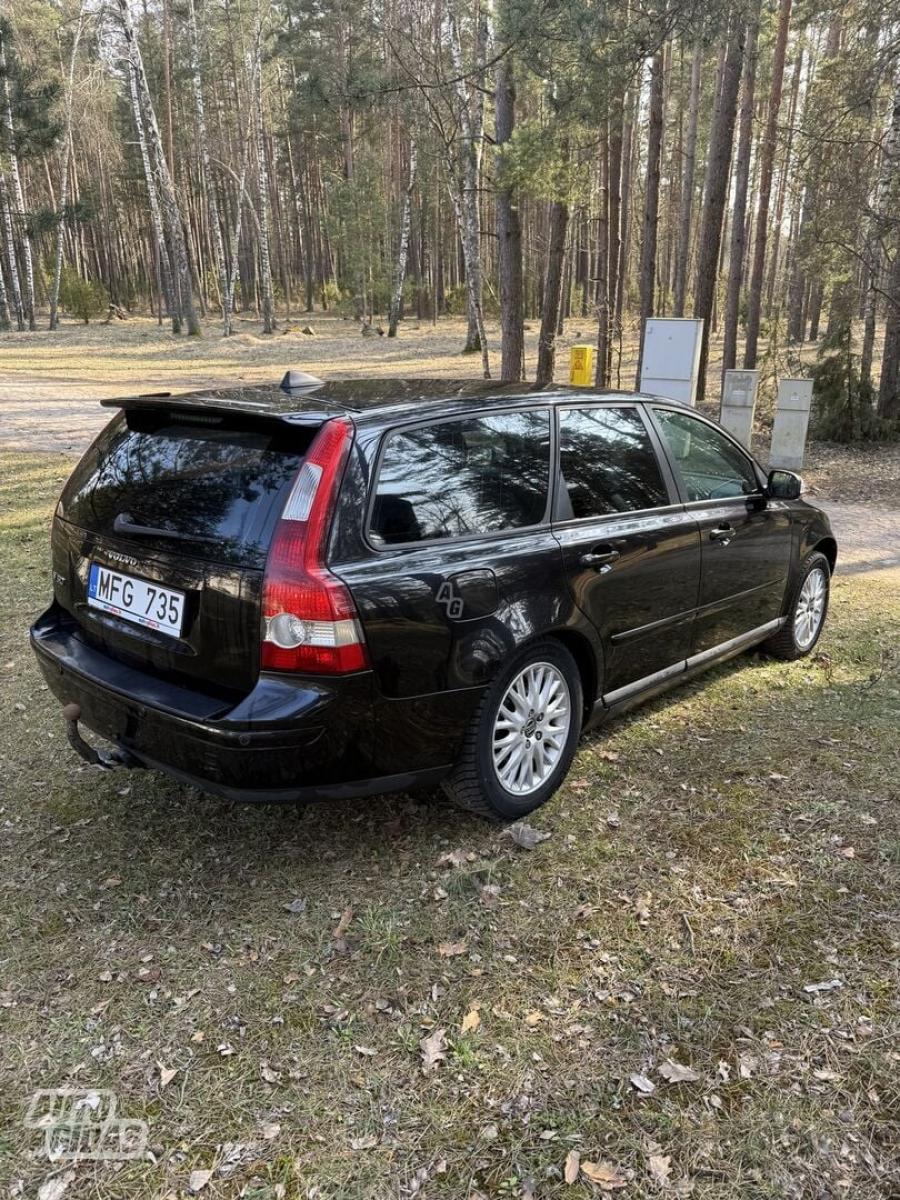 Volvo V50 2007 in Vilnius, with an engine capacity of 1.60 L and mileage of 314 thousand km for 1950 €, photo 3 on AUTOMOTO.COM.LV