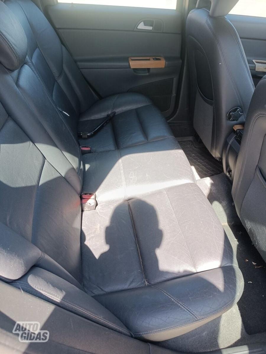Volvo V50 2007 in Marijampole, with an engine capacity of 2.00 L and mileage of 180 thousand km for 1999 €, photo 9 on AUTOMOTO.COM.LV
