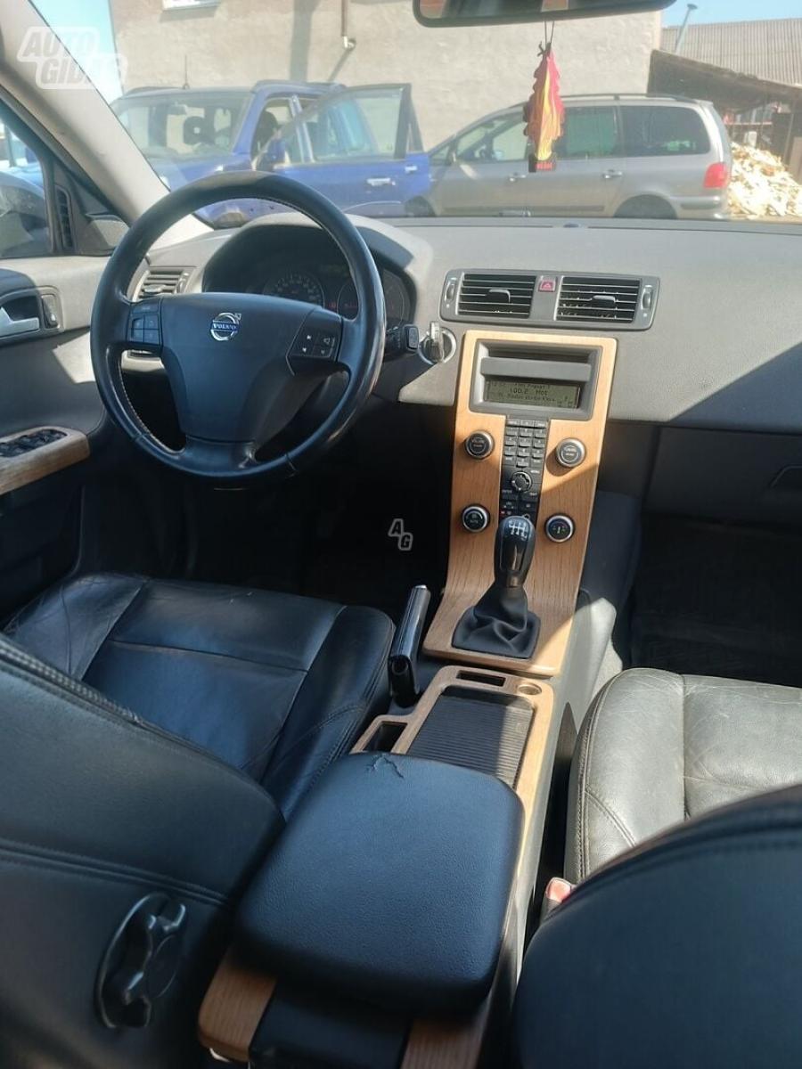 Volvo V50 2007 in Marijampole, with an engine capacity of 2.00 L and mileage of 180 thousand km for 1999 €, photo 10 on AUTOMOTO.COM.LV