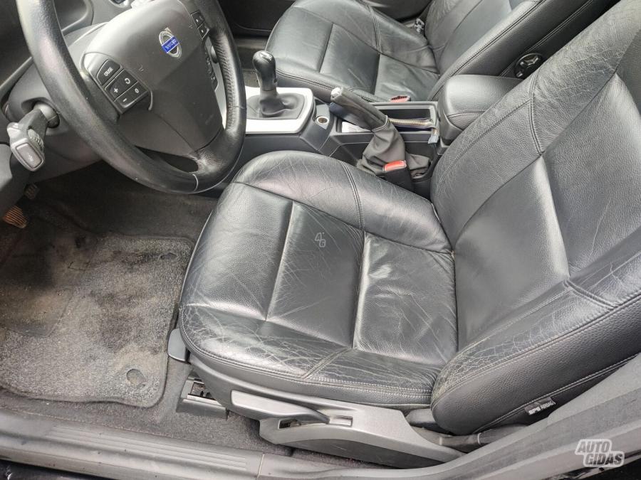 Volvo V50 2007 Šauļi, ar dzinēja tilpumu 1.60 L un nobraukumu 266 tūkst. km par 1650 €, foto 9 vietnē AUTOMOTO.COM.LV