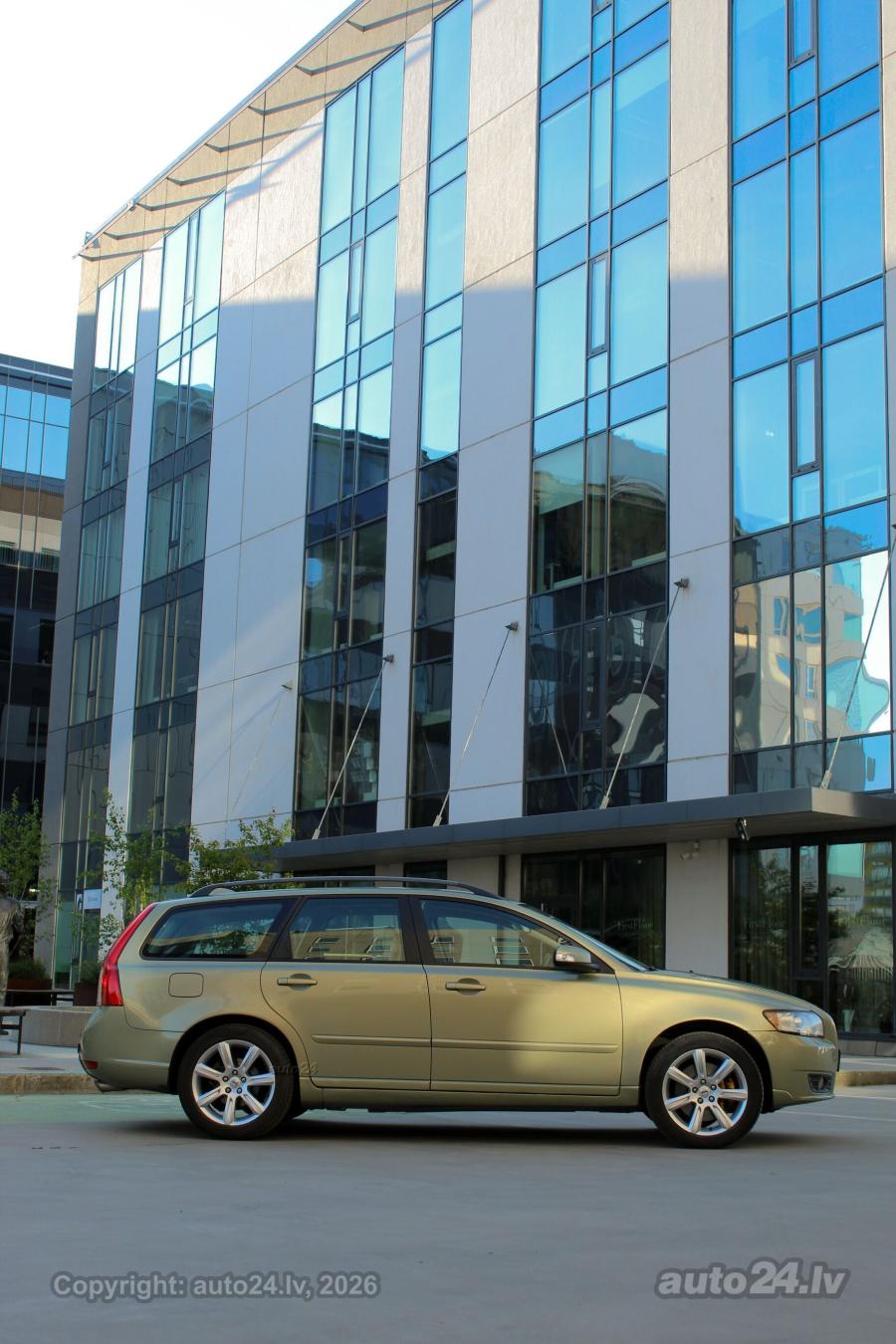 Volvo V50 2007 Tallina, ar dzinēja tilpumu 2.50 L un nobraukumu 0 tūkst. km par 3200 €, foto 5 vietnē AUTOMOTO.COM.LV