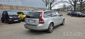 Volvo V50 2007 in Valmiera, with an engine capacity of 2.00 L and mileage of 340 thousand km for 1600 €, photo 4 on AUTOMOTO.COM.LV