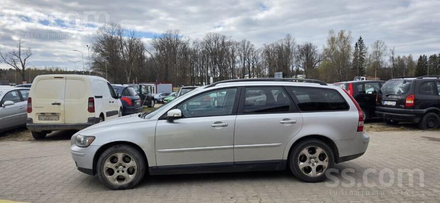 Volvo V50 2007 in Valmiera, with an engine capacity of 2.00 L and mileage of 340 thousand km for 1600 €, photo 6 on AUTOMOTO.COM.LV